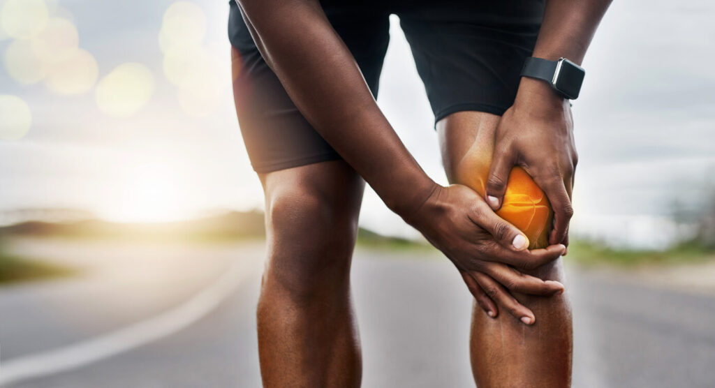 A man experiencing knee pain. | Bowen Hefley Orthopedics